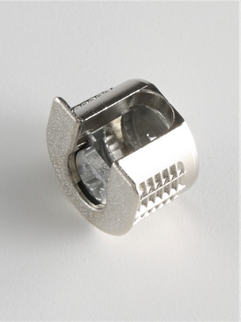Vertical connector with collar and without outrigger